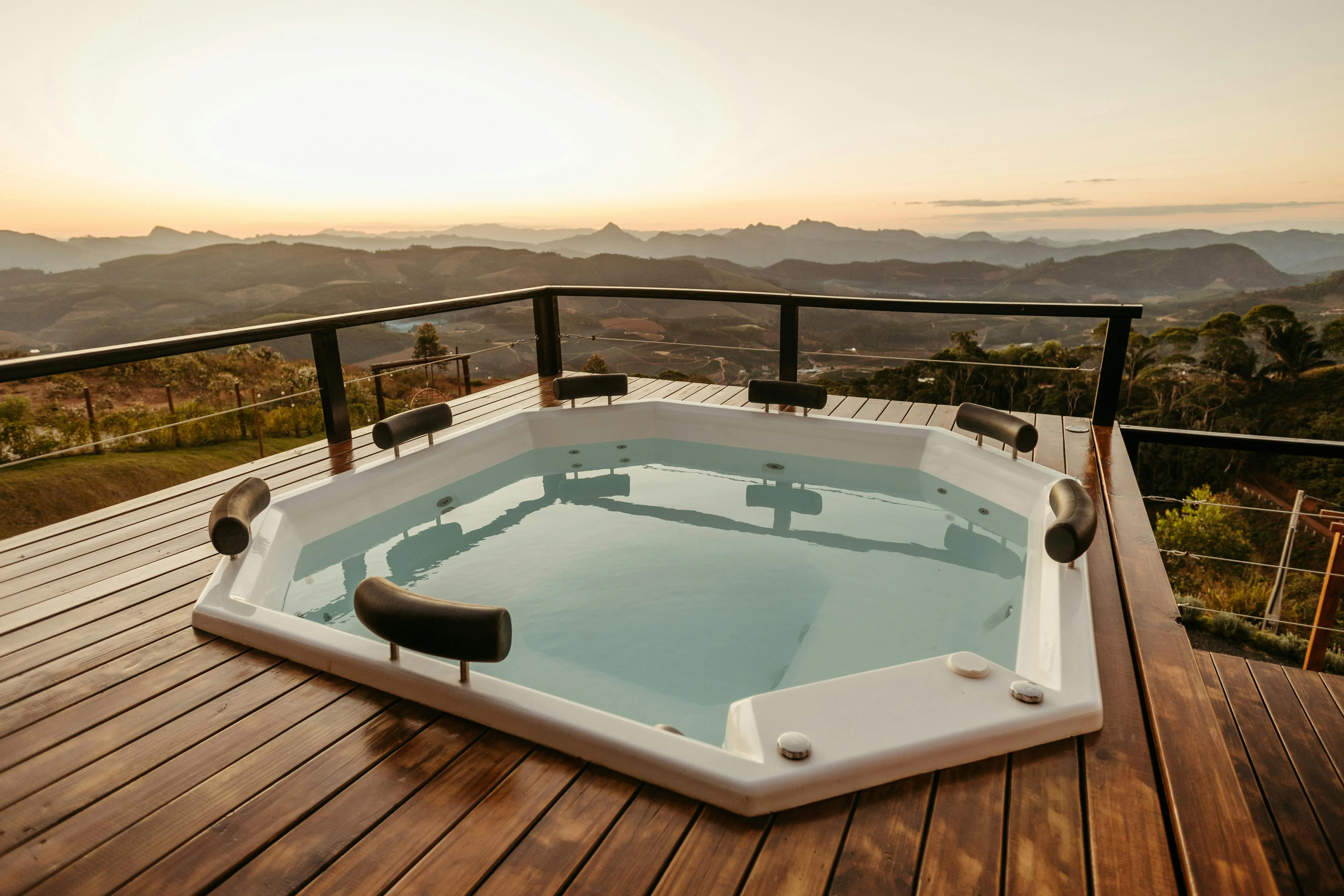Whirlpool: Funktion, Typen & Unterschied zum Jacuzzi | travelperfect